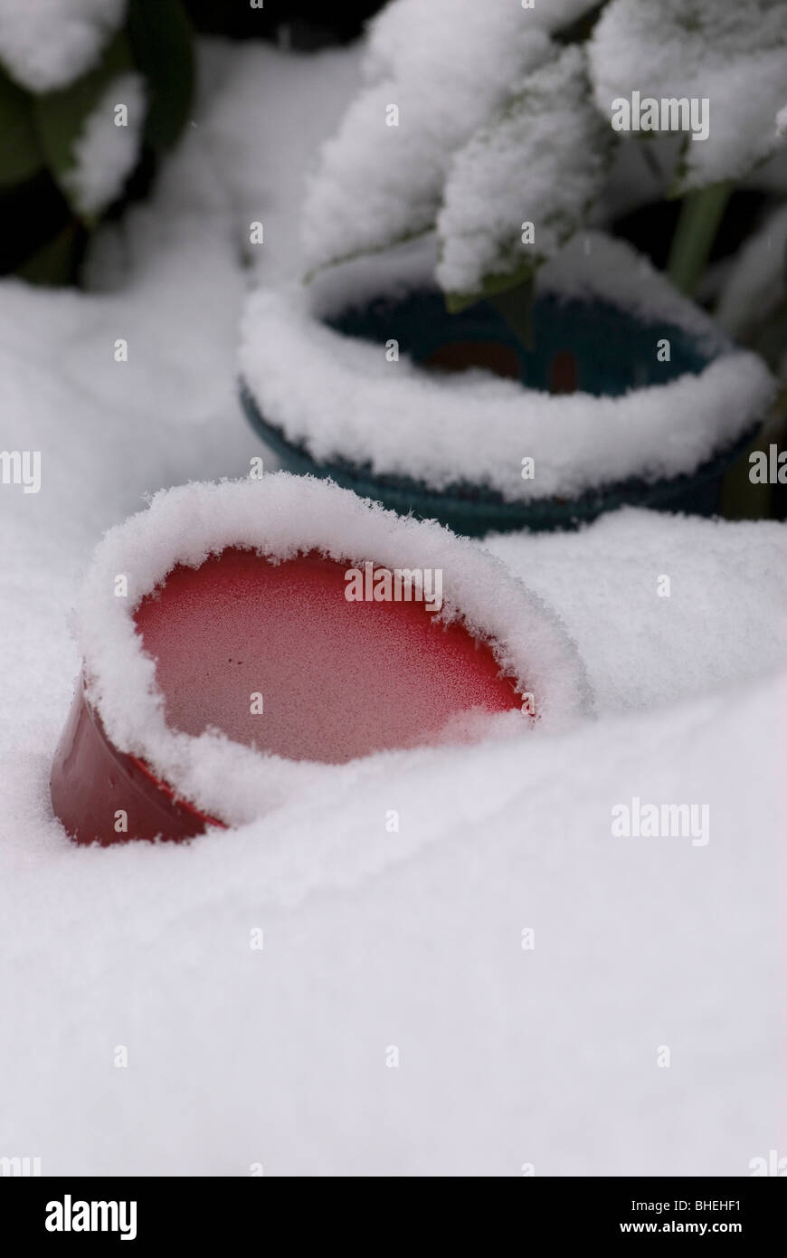 Pots snow hi-res stock photography and images - Alamy