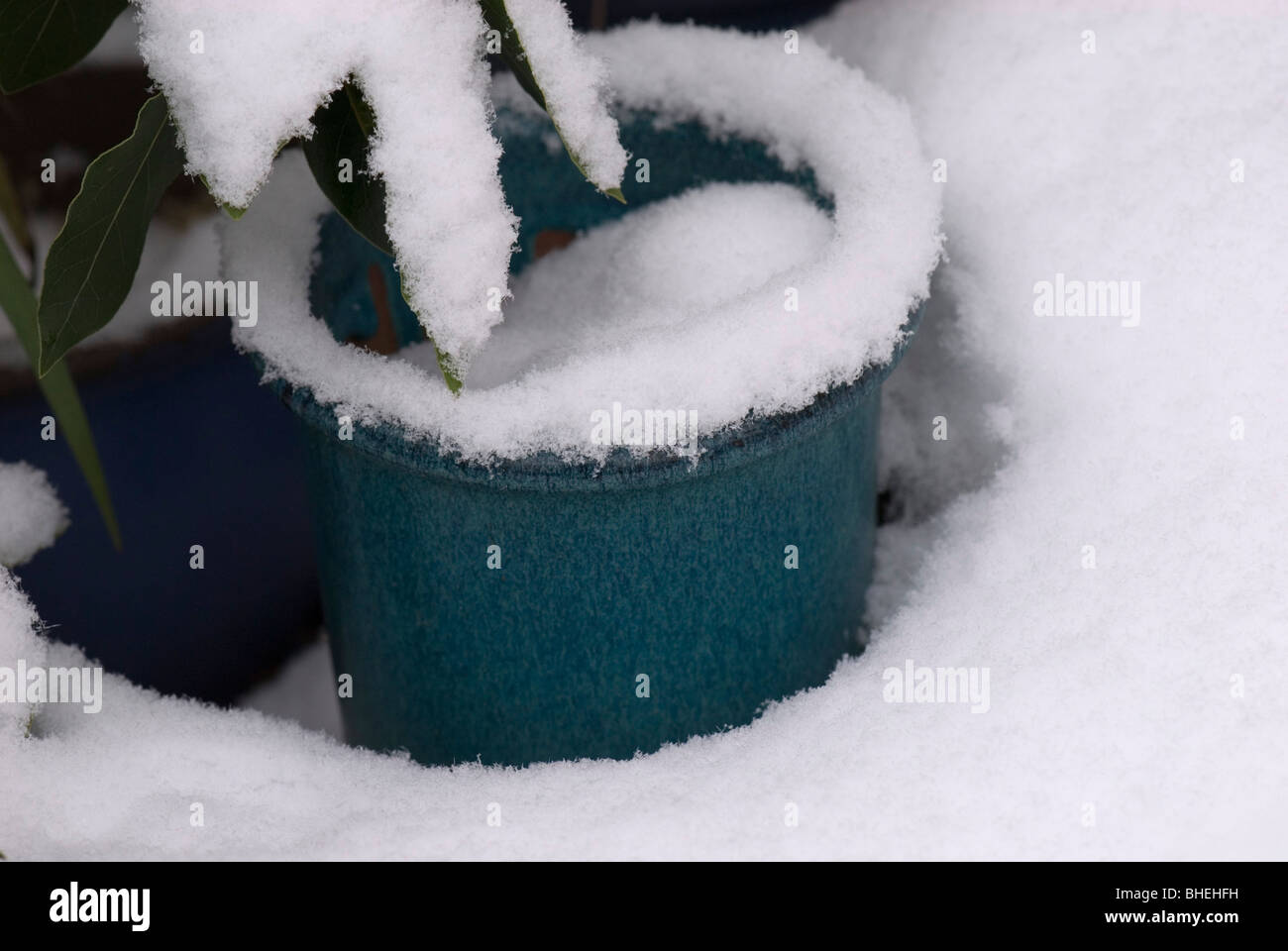 Garden pots winter hi-res stock photography and images - Alamy