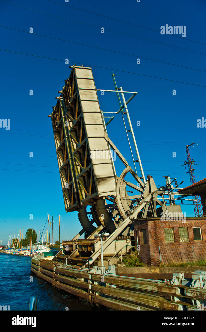 Counterpoise bridge hi-res stock photography and images - Alamy