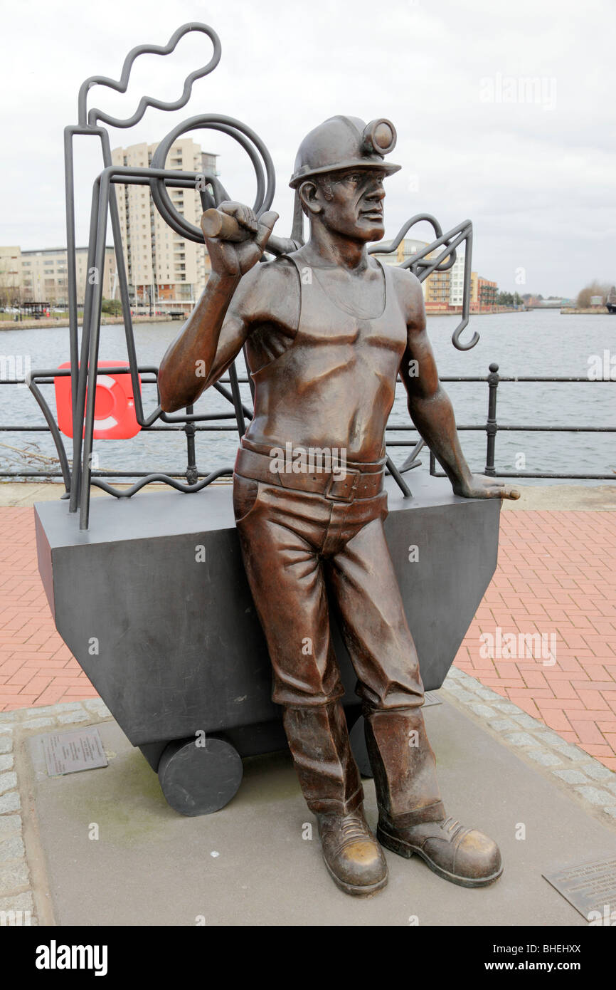 Statue sculpture art tribute hi-res stock photography and images - Alamy
