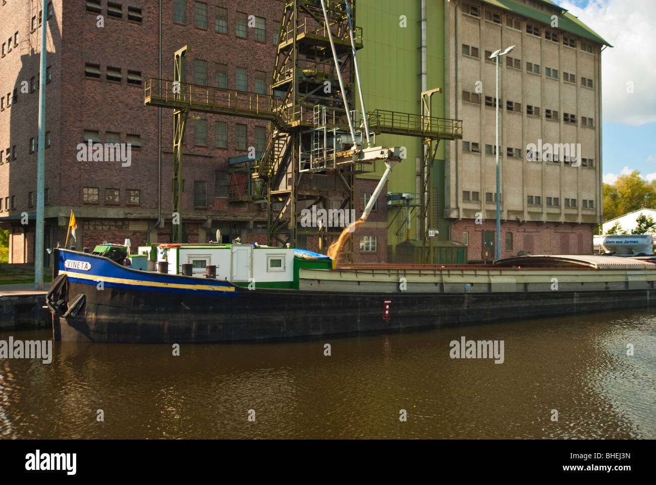 Grain ship loading hi-res stock photography and images - Alamy