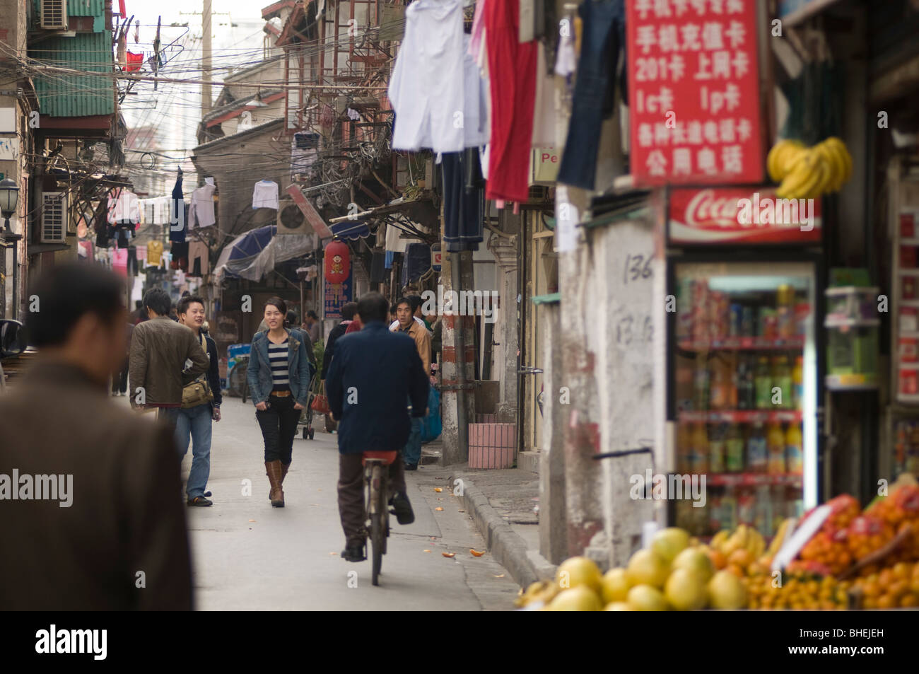 Shanghai street scene hi-res stock photography and images - Alamy