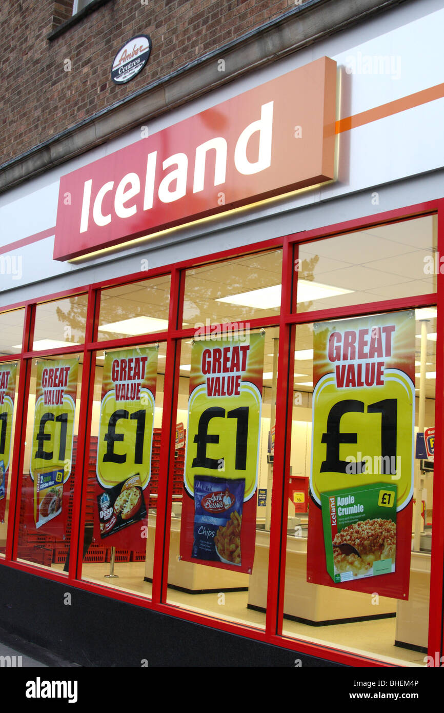 An Iceland Foods supermarket in a U.K. town Stock Photo - Alamy