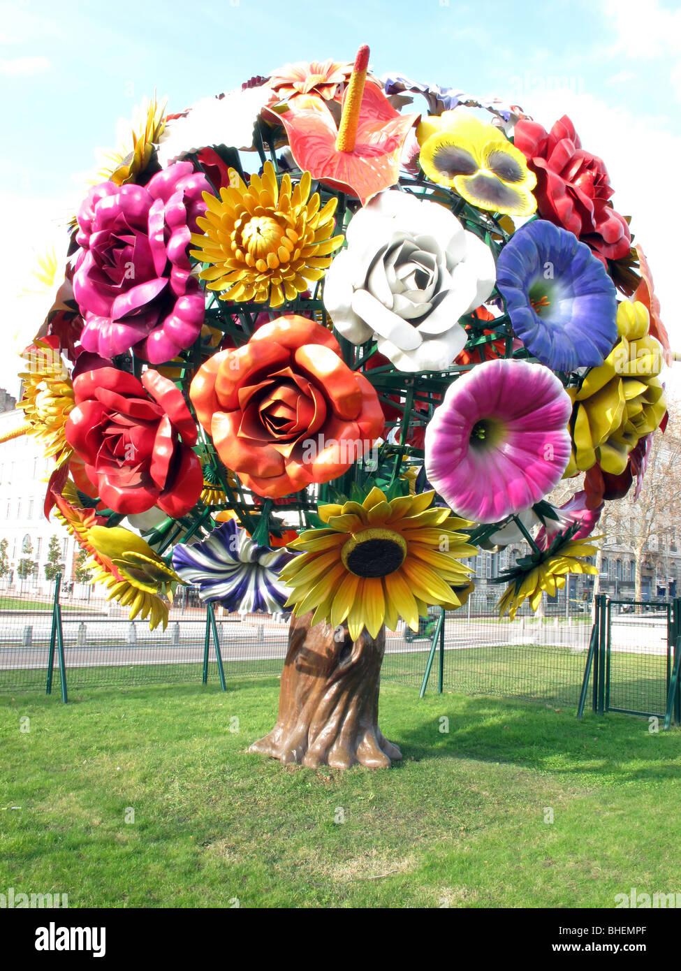 artistic display - flower tree - place antonin poncet - Lyon - France ...