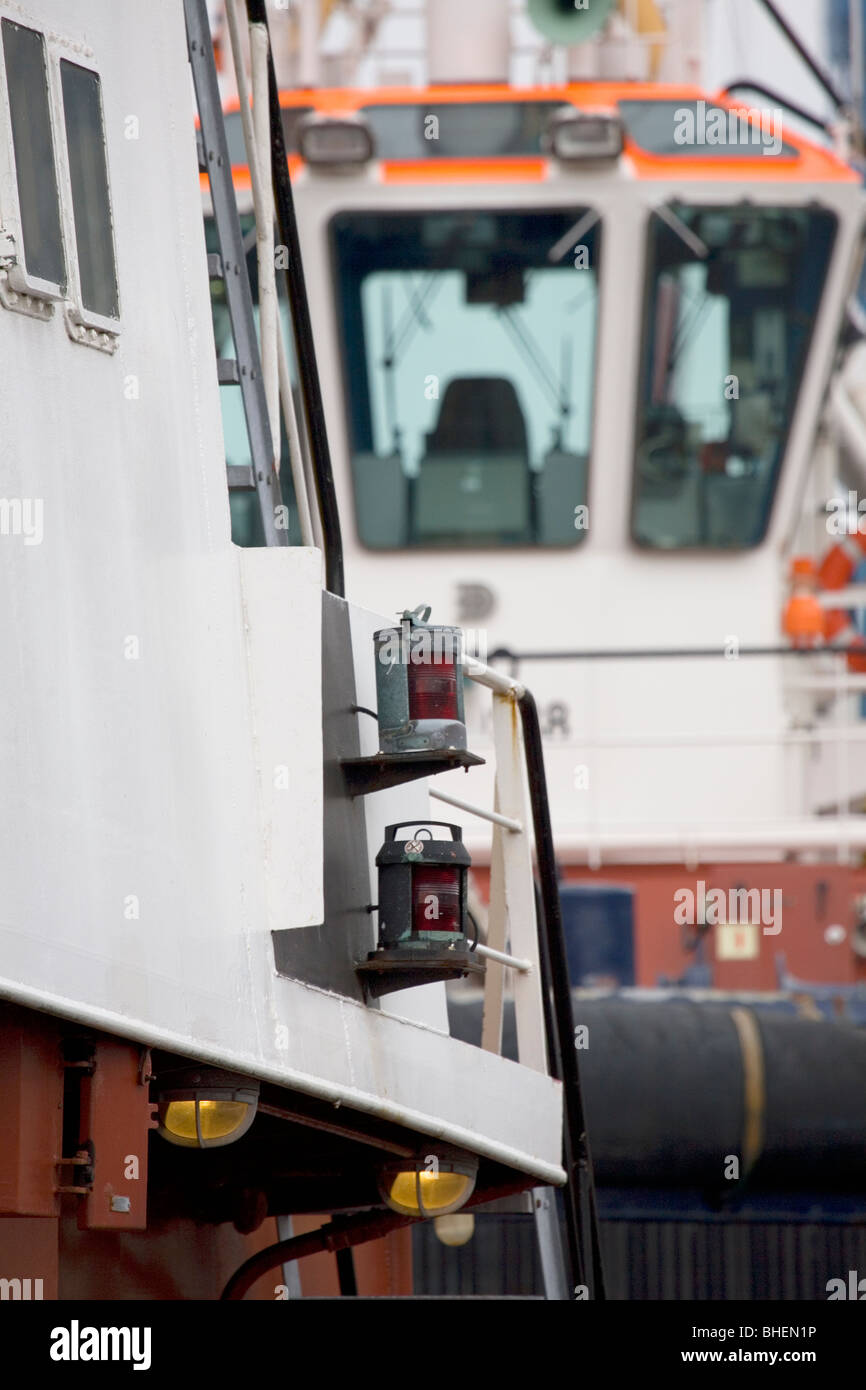 Tugs for ships hi-res stock photography and images - Alamy