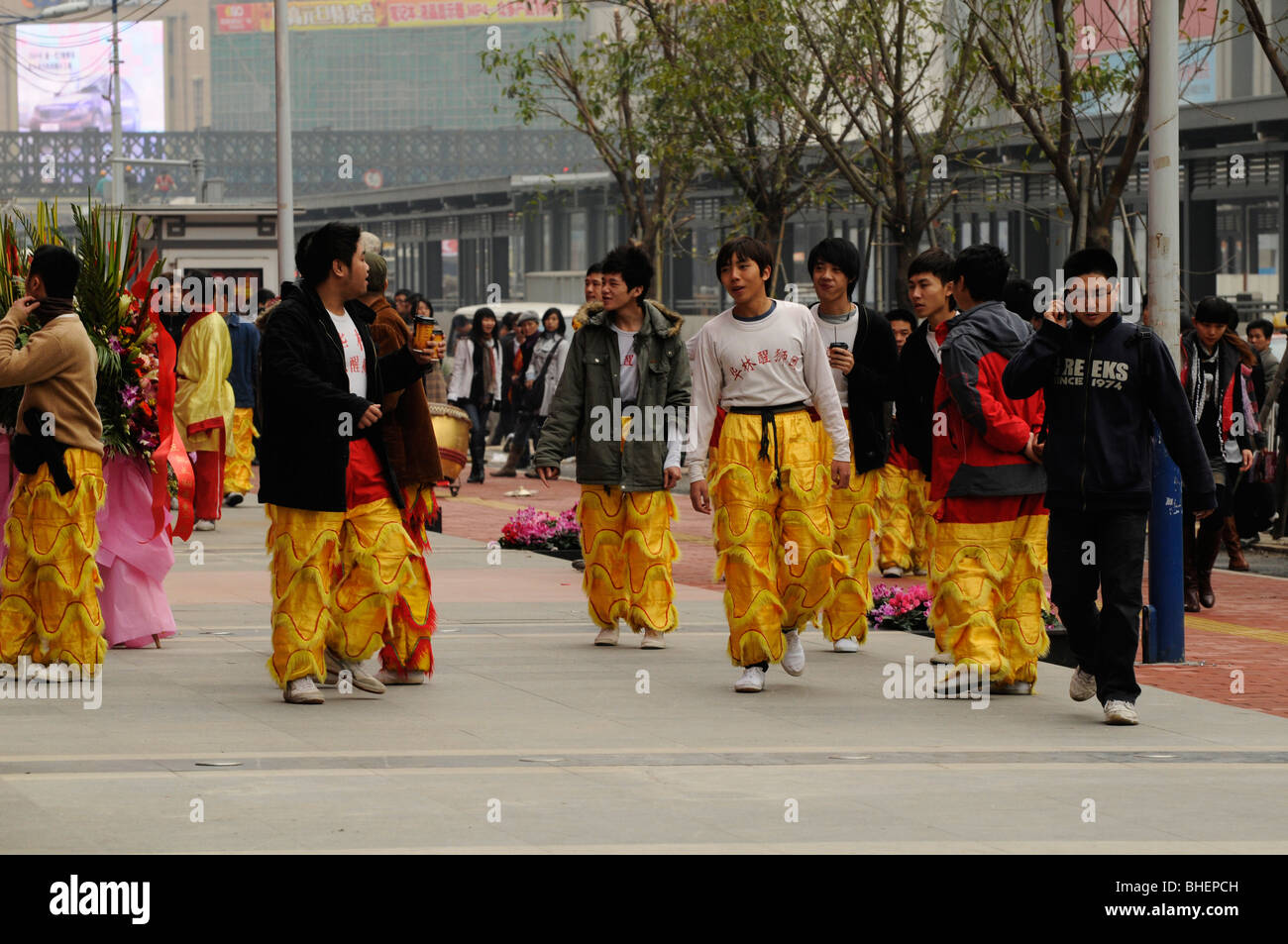 Chinese men getting ready to perform as a dancing Dragon, wearing ...