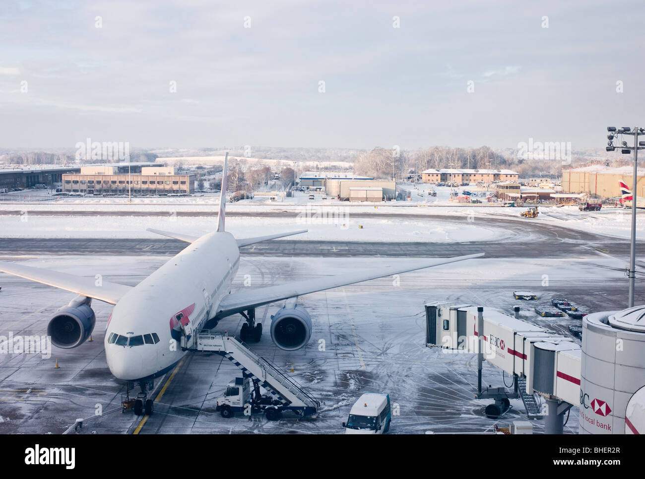 Gatwick snow plane hi-res stock photography and images - Alamy