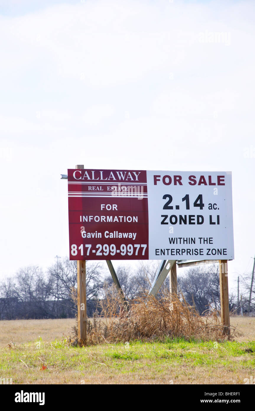 Land for sale sign Stock Photo - Alamy