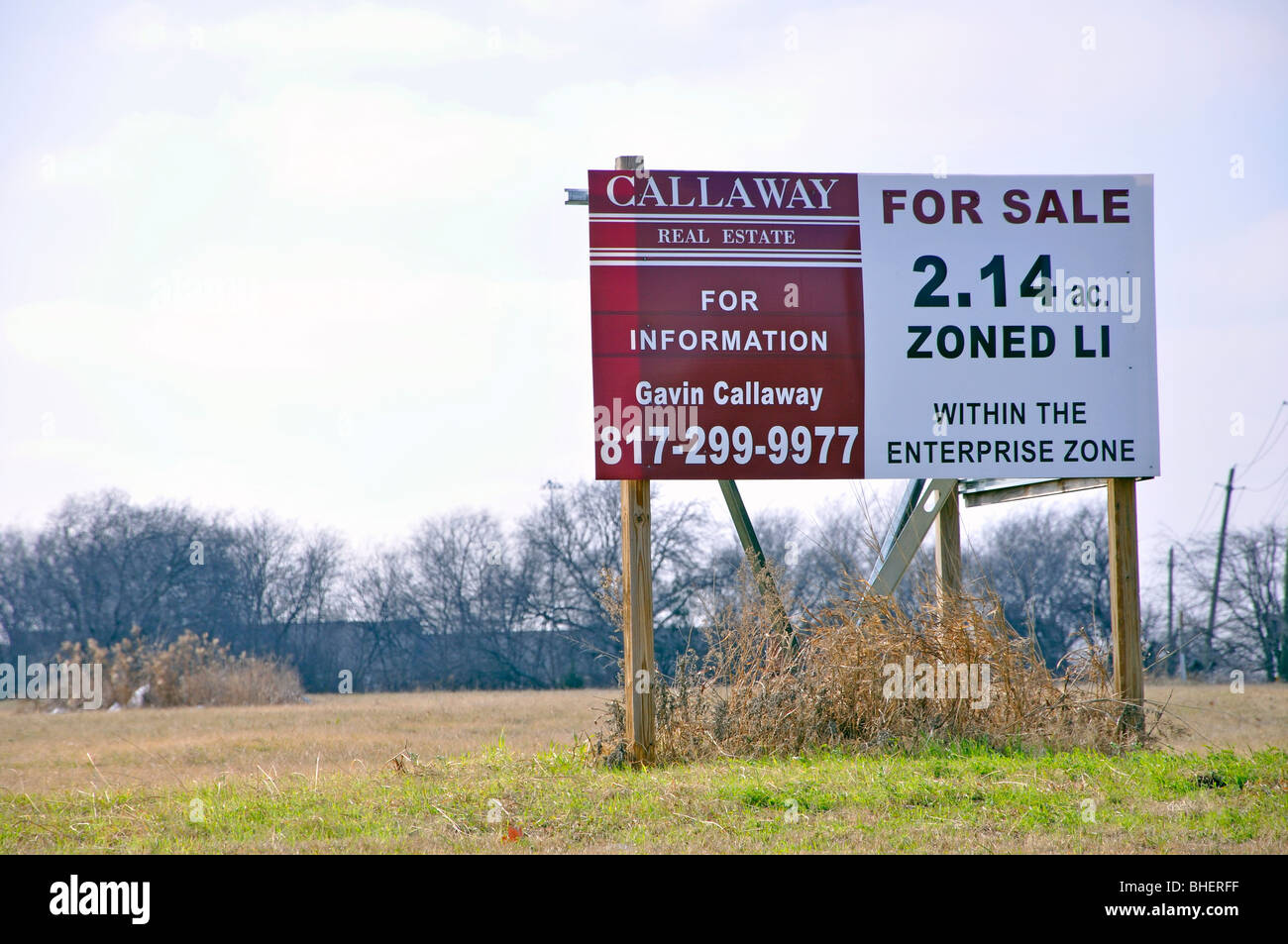 Land for sale sign Stock Photo - Alamy