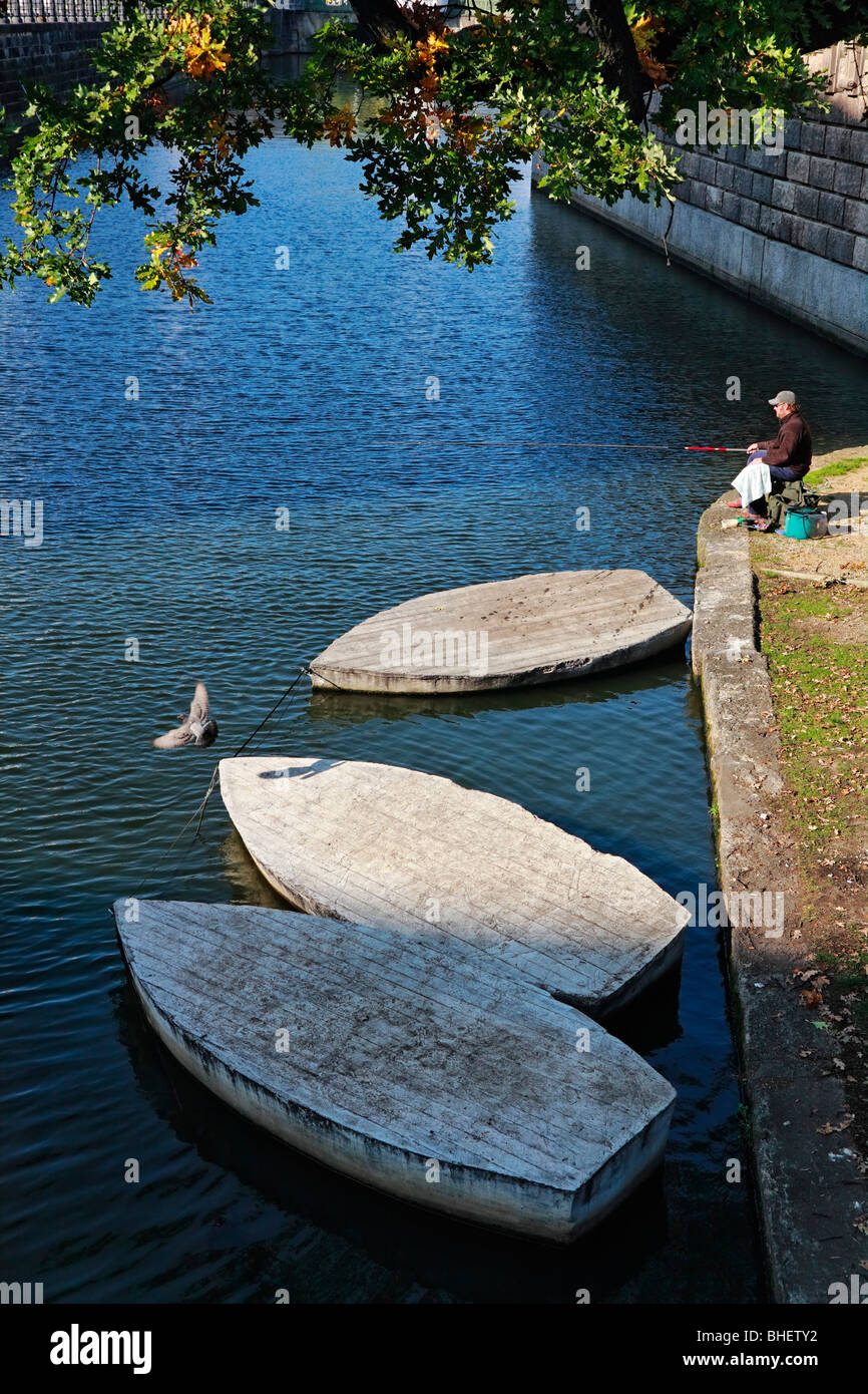 Concrete boats in the Spree canal, art project by Sibylle Hofter ...
