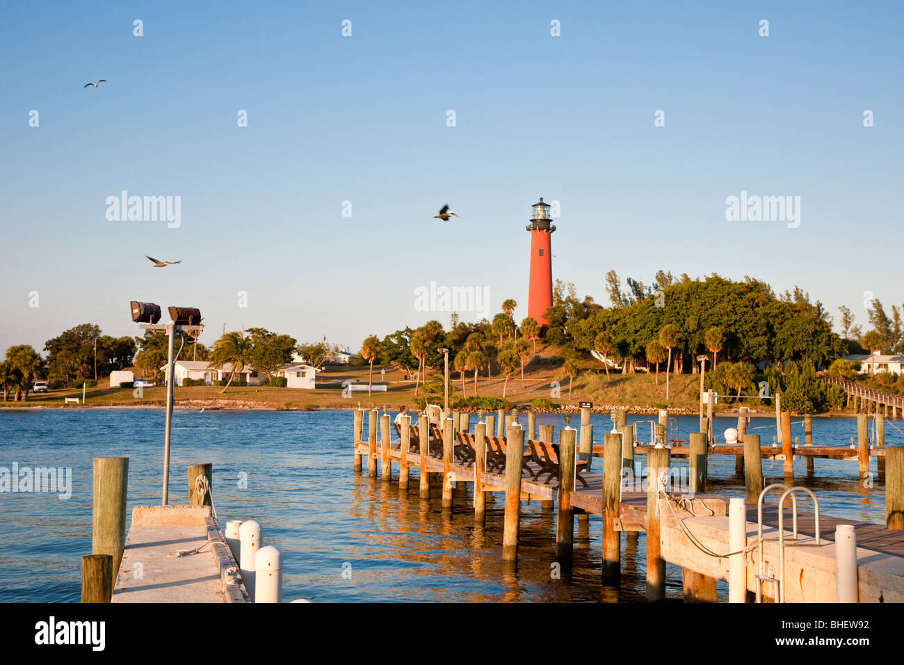 Jupiter, FL - Nov 2008 - Jupiter Inlet Light as seen from wooden pier ...