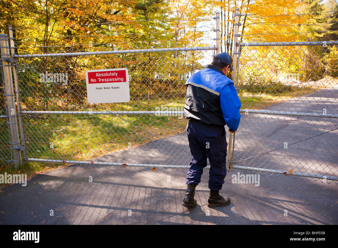 Security guard hi-res stock photography and images - Alamy