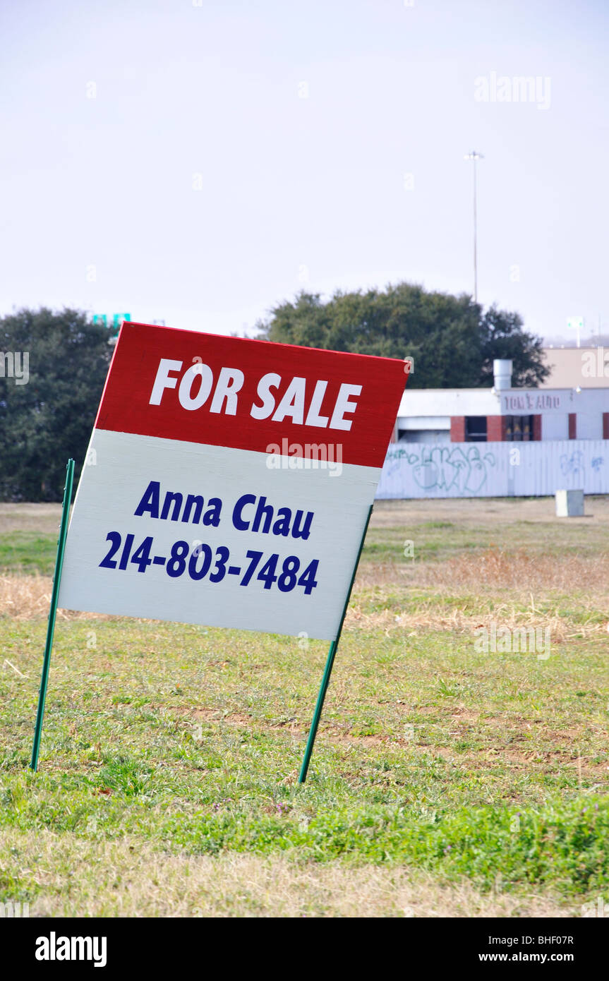 Land for sale sign Stock Photo - Alamy