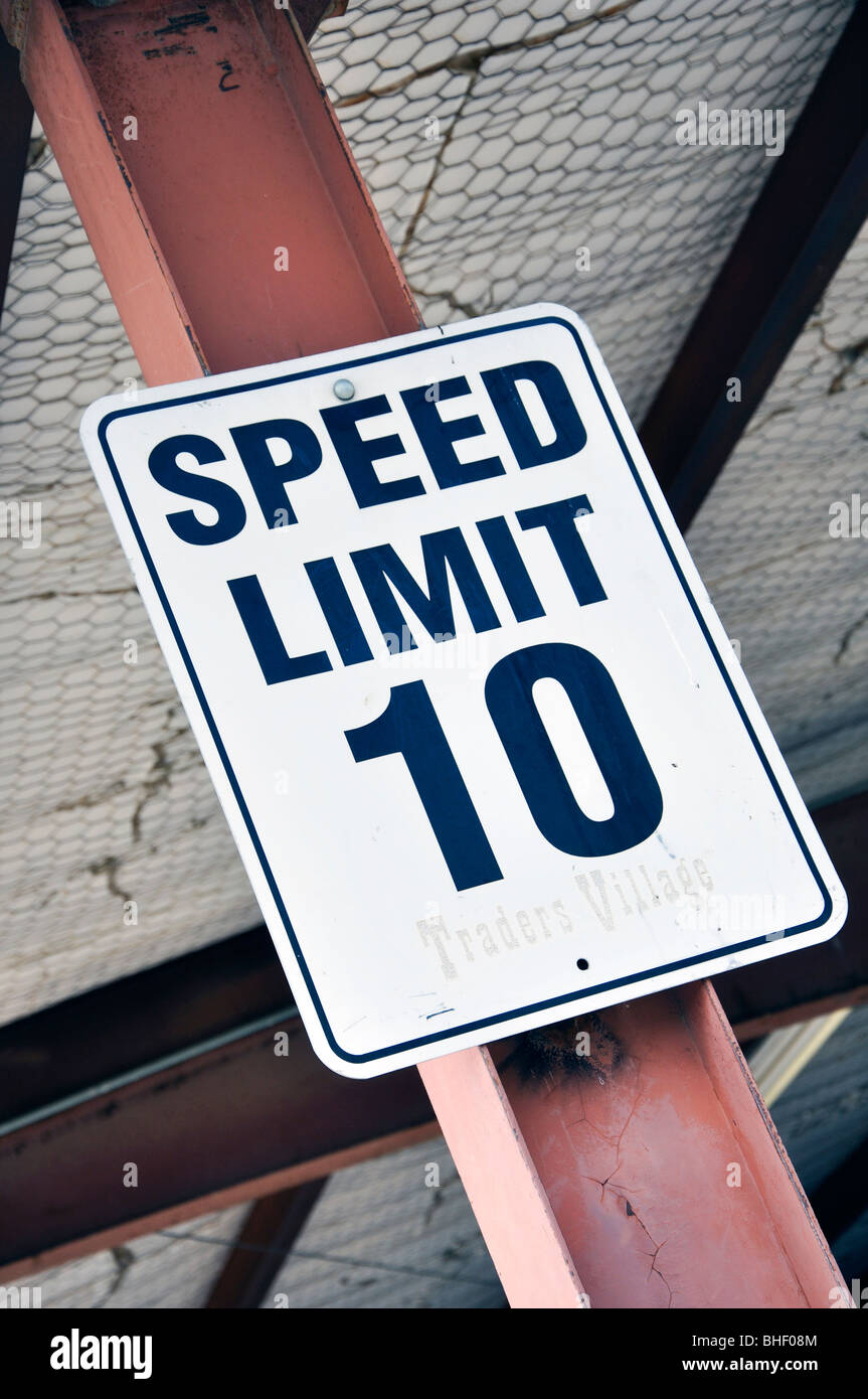 10 miles per hour sign hi-res stock photography and images - Alamy