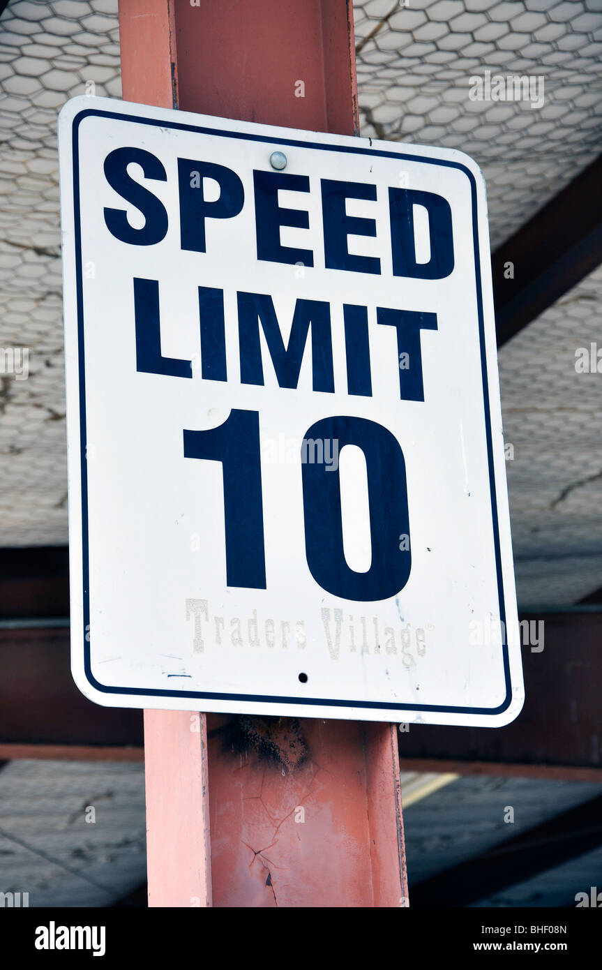 10 miles per hour sign hi-res stock photography and images - Alamy