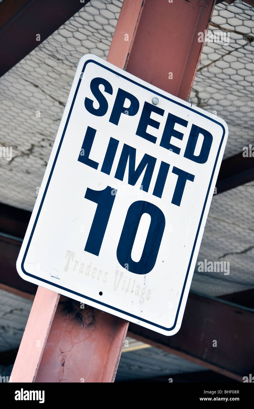 10 miles per hour sign hi-res stock photography and images - Alamy