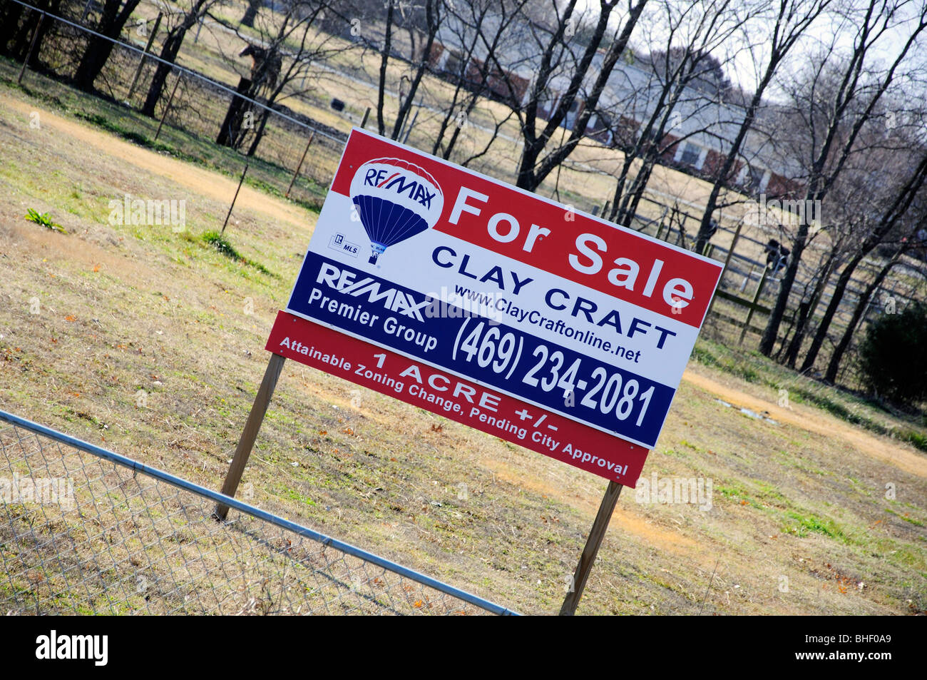 Land for sale sign Stock Photo - Alamy