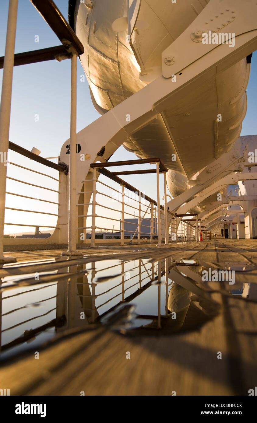Deck rms queen mary hi-res stock photography and images - Alamy