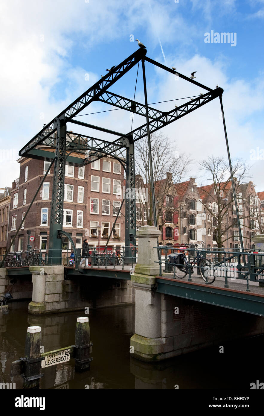 Bridge across canal hi-res stock photography and images - Alamy