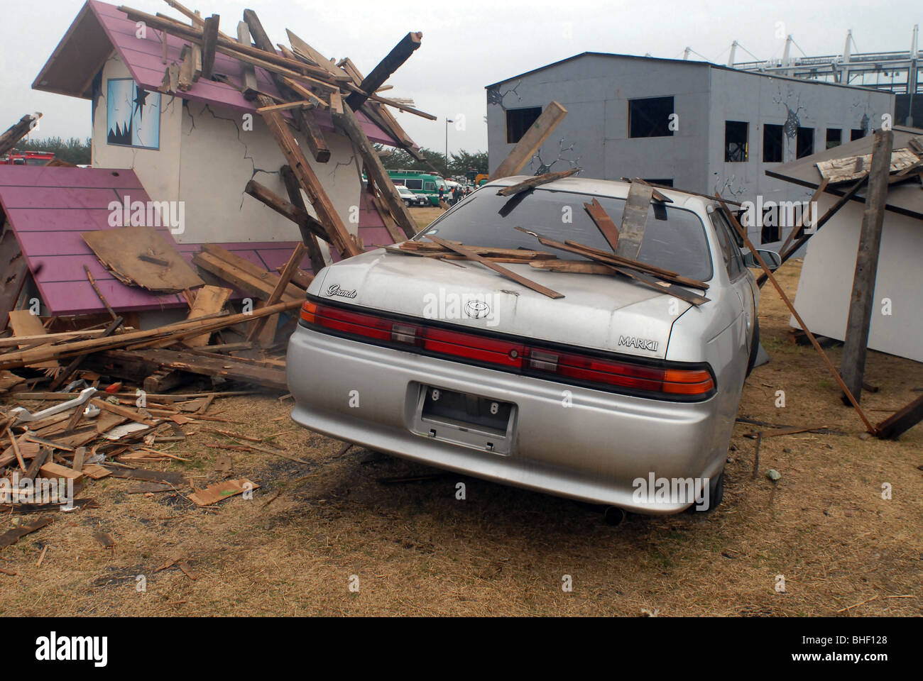 Japan, Chofu city : earthquake simulation exercise Stock Photo - Alamy
