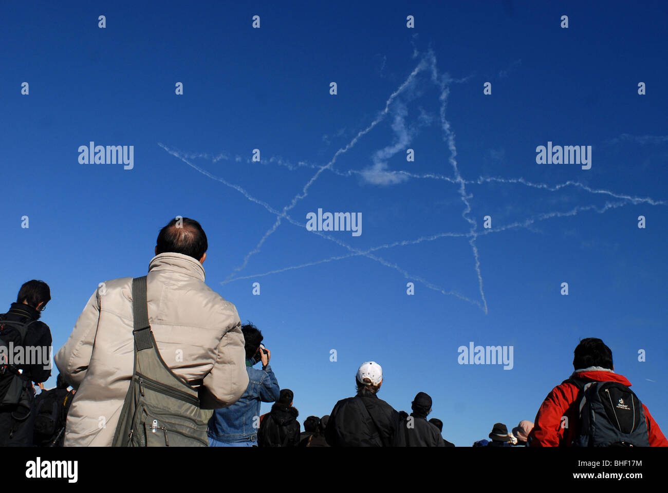 Air show : airplane's drag Stock Photo - Alamy