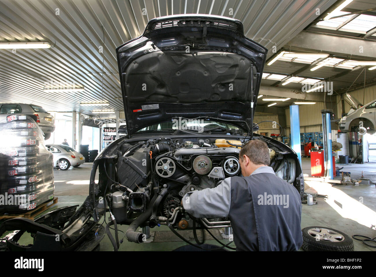 Audi garage hi-res stock photography and images - Alamy