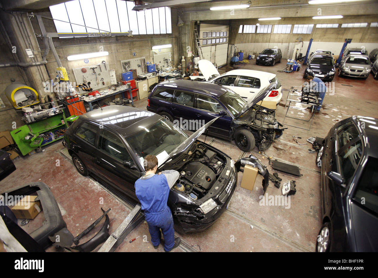 Audi garage hi-res stock photography and images - Alamy