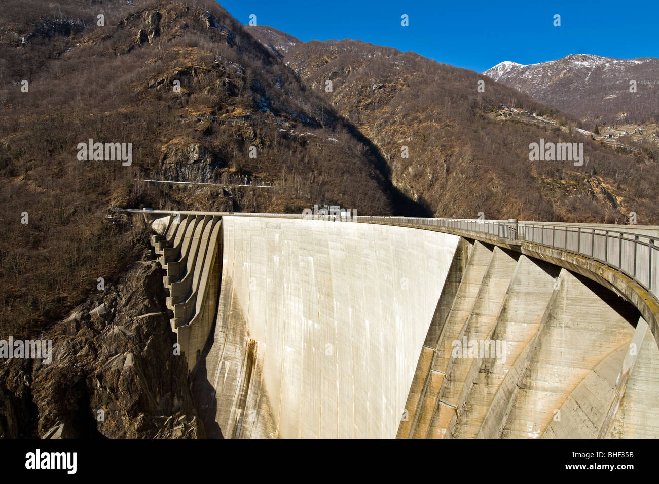 Verzasca dam switzerland hi-res stock photography and images - Alamy