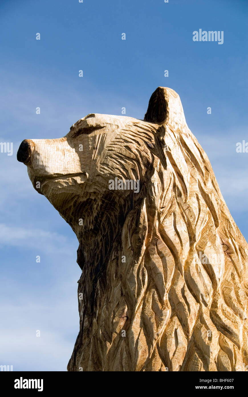 Bear wood carving hi-res stock photography and images - Alamy