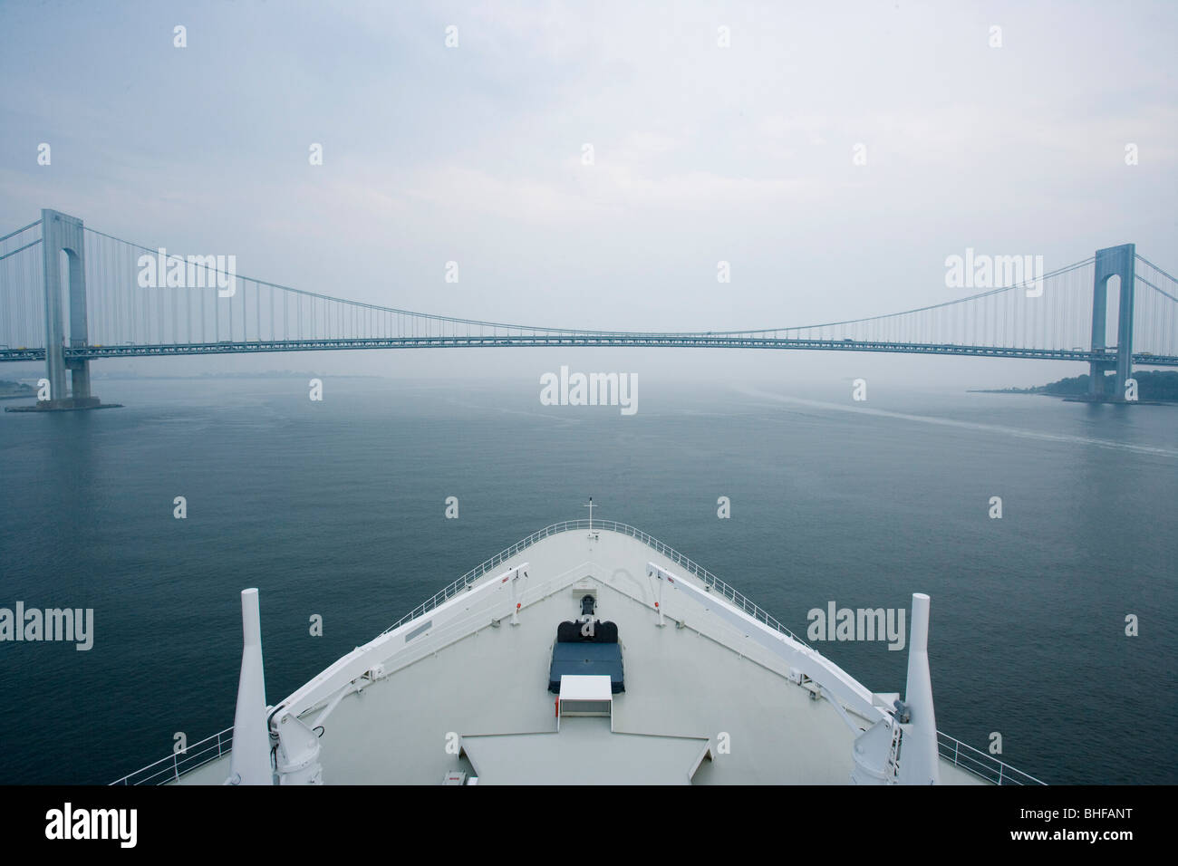 Queen mary 2 new york hi-res stock photography and images - Alamy