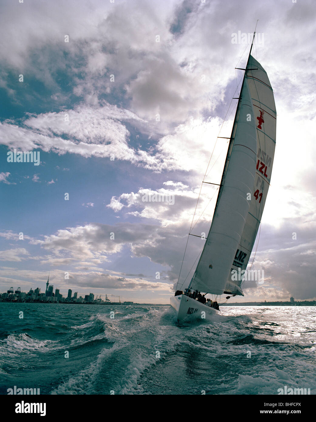 Ship full speed hi-res stock photography and images - Alamy