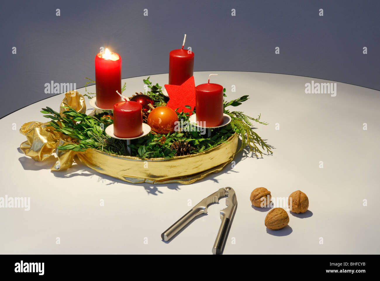 Burning advent wreath hi-res stock photography and images - Alamy