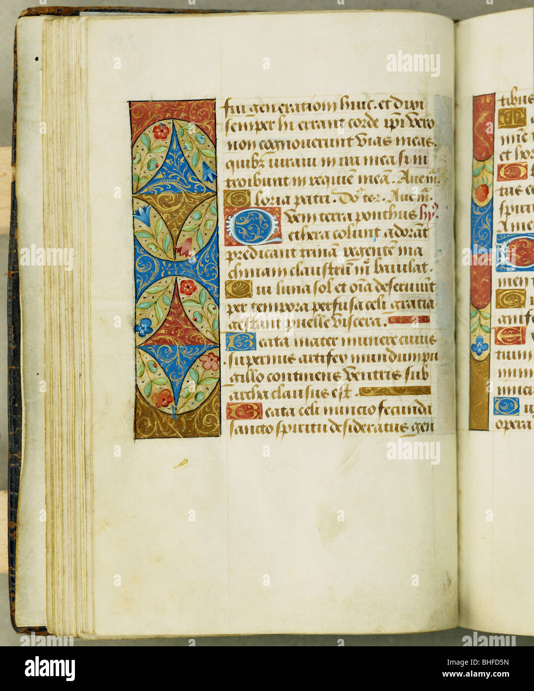 Medieval moulding hi-res stock photography and images - Alamy