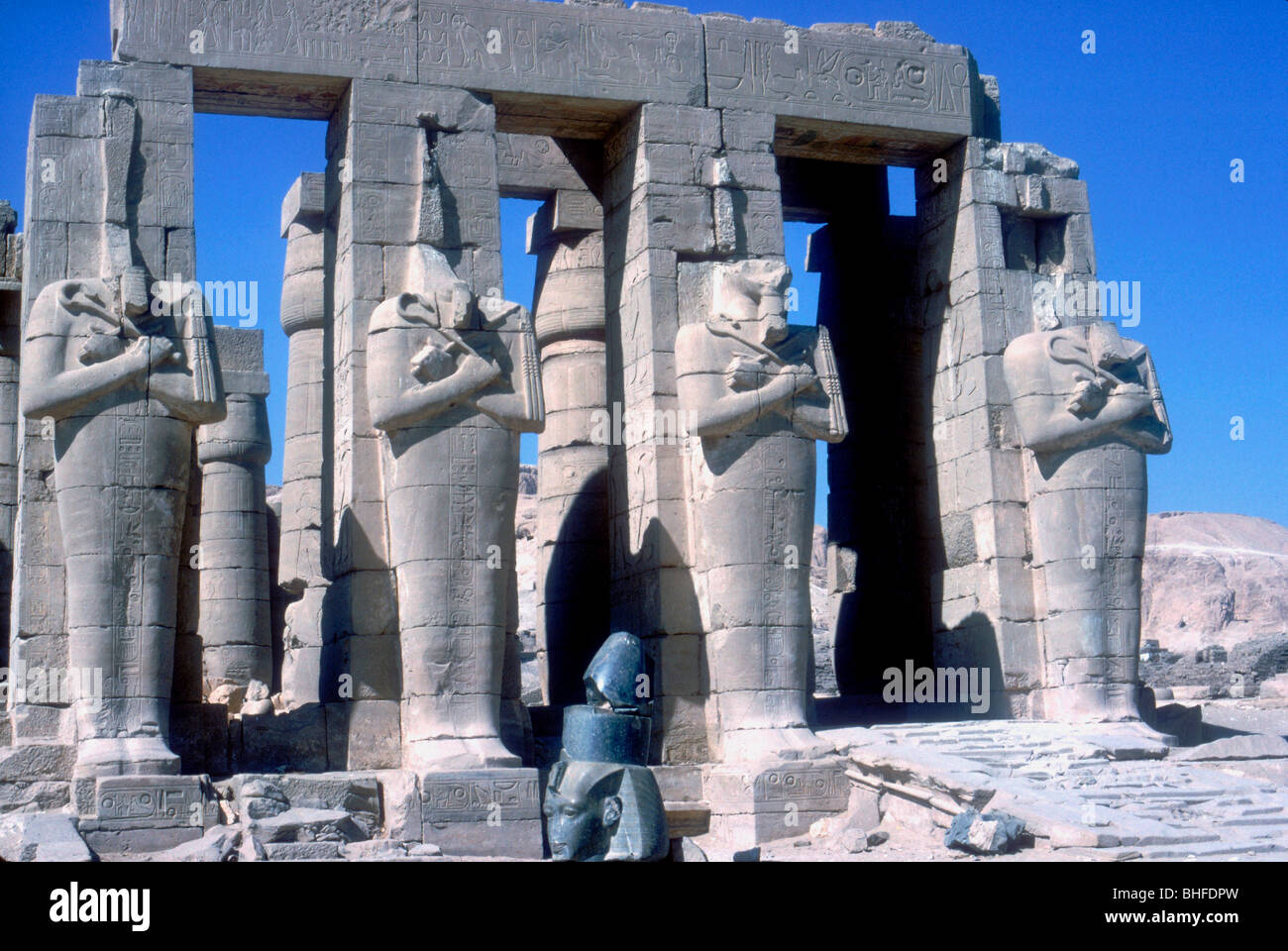 Colossal statues of king ramses ii hi-res stock photography and images ...