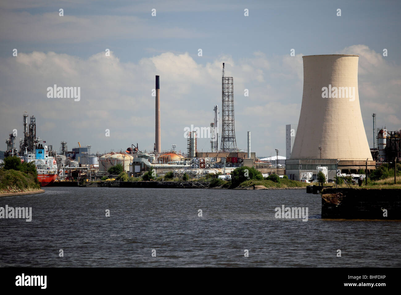 Shell stanlow oil refinery High Resolution Stock Photography and Images ...