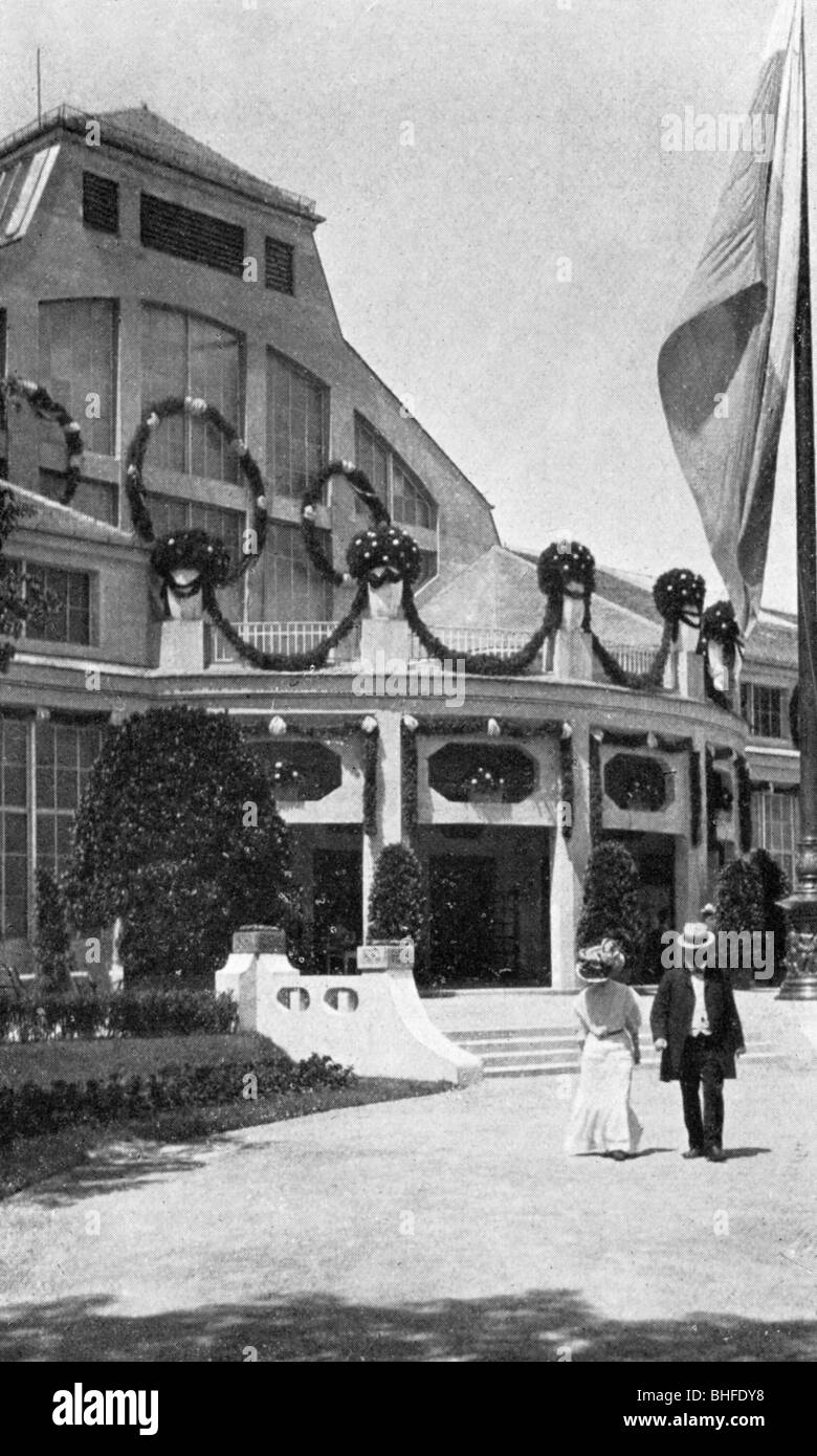 Exterior of main entrance hall Black and White Stock Photos & Images ...