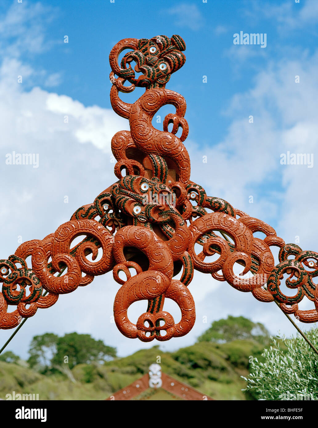 Traditional Maori wood carvings at the entrance of Marae Papatea, North ...