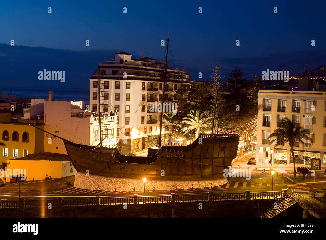 Ship shape building hi-res stock photography and images - Alamy