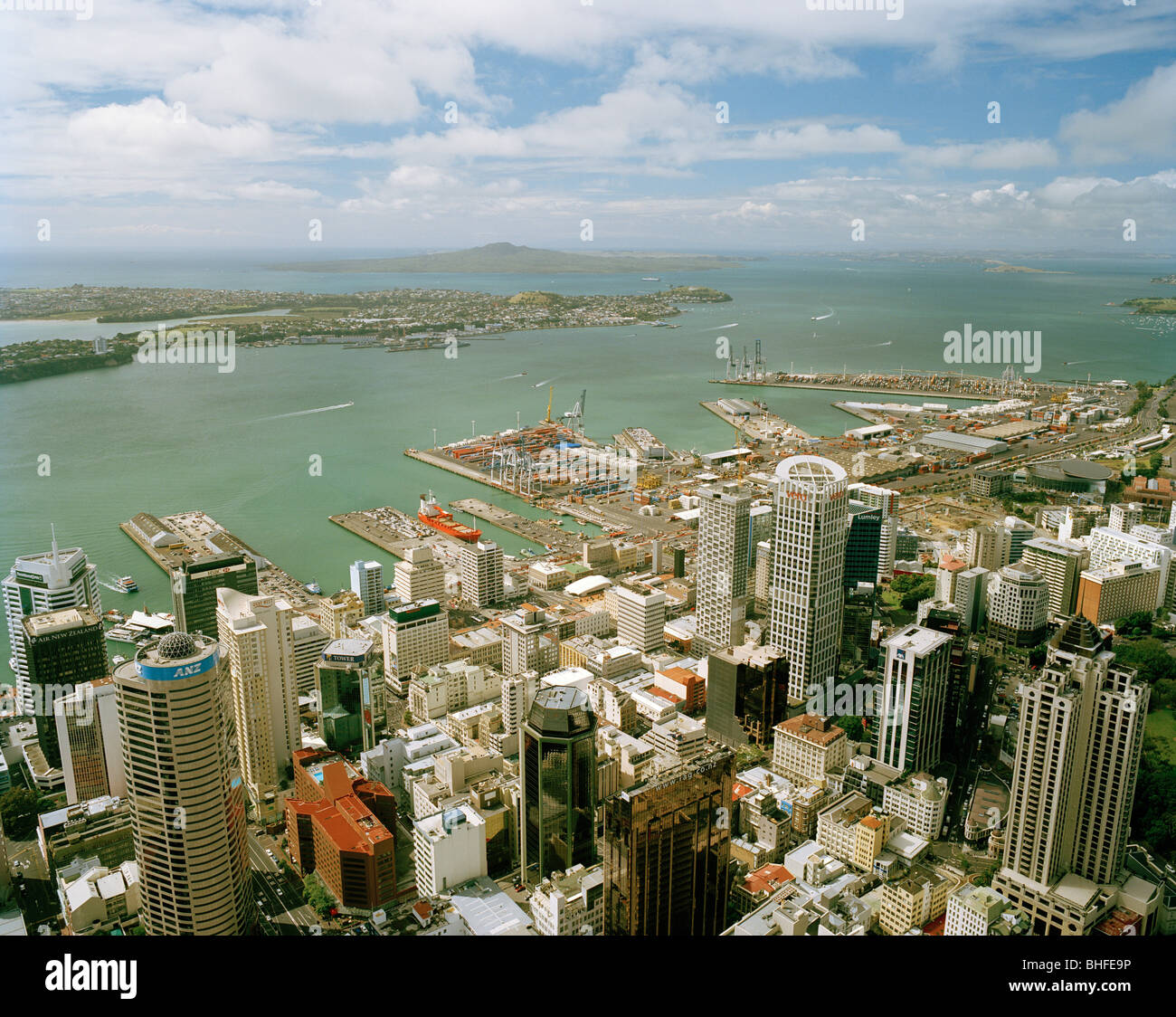Auckland cloud building from the water hi-res stock photography and ...
