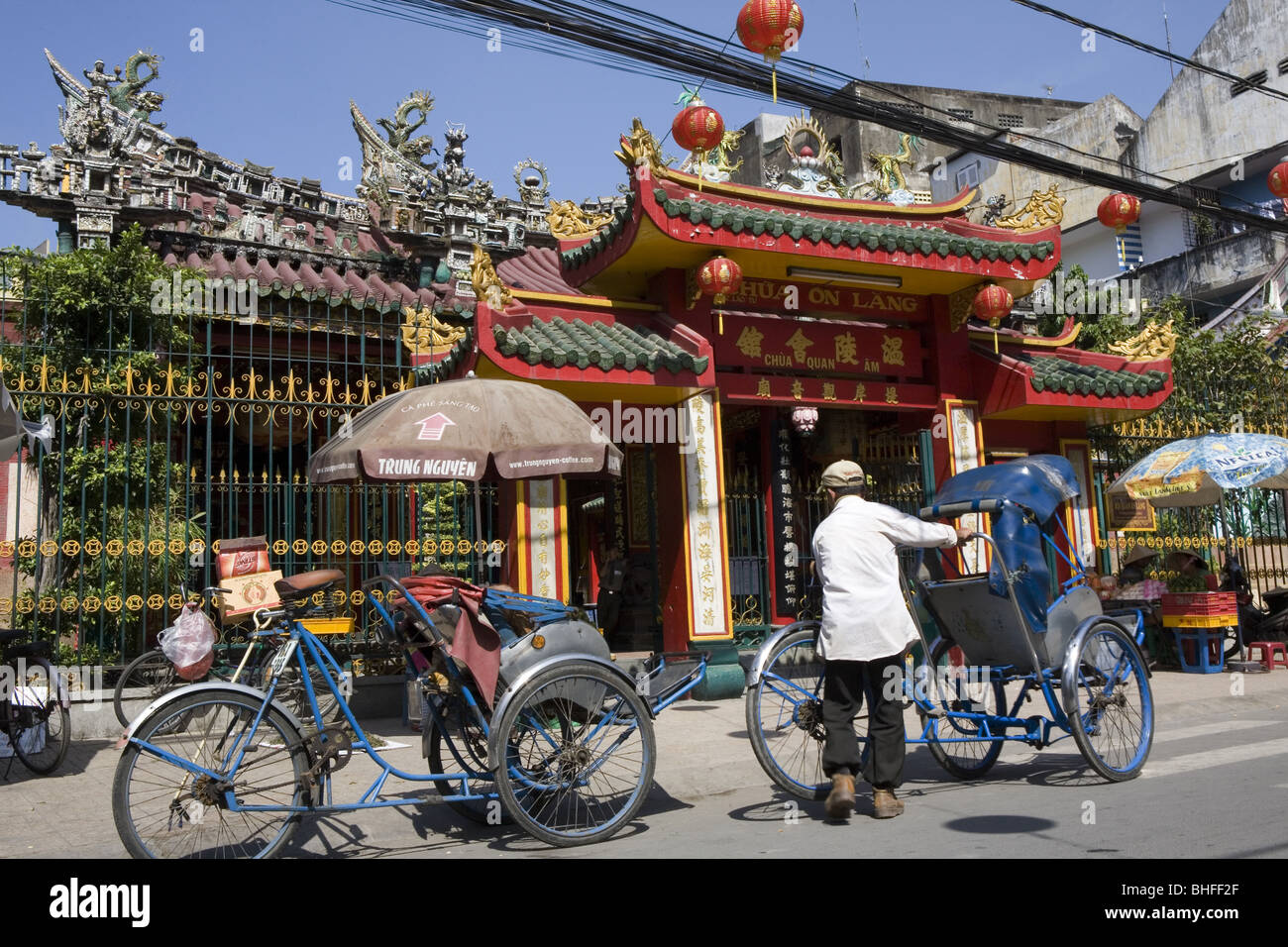 Rickshaws in front of chinese Pagoda at Cholon, Saigon, Hoh Chi Minh ...