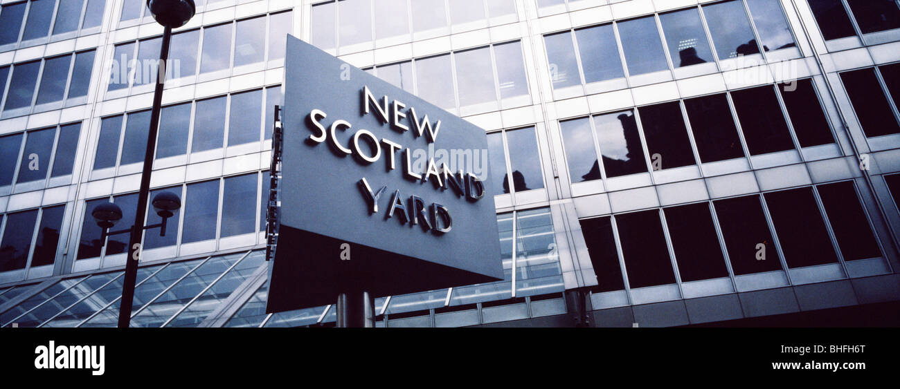 Colour picture of New Scotland Yard Stock Photo - Alamy