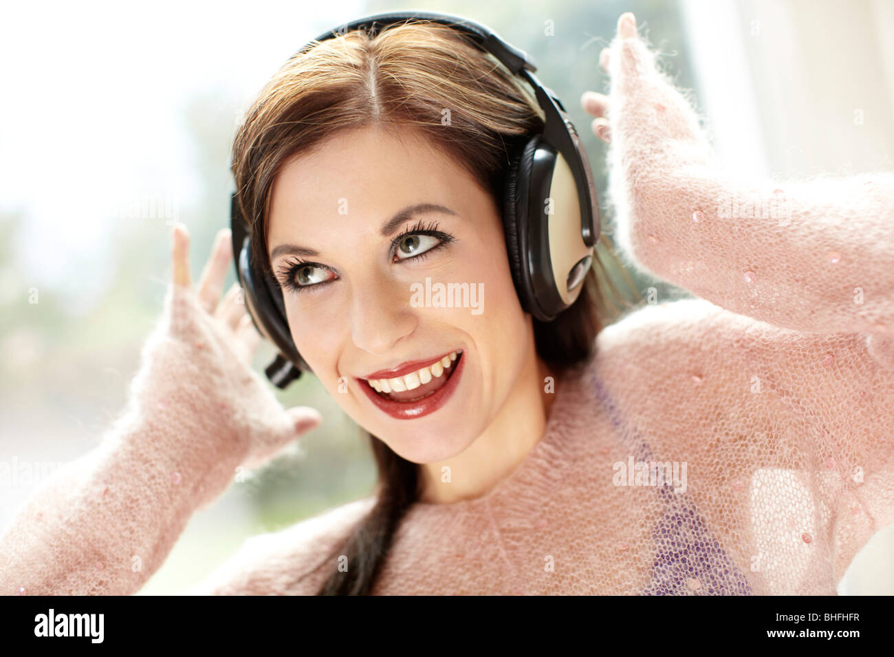 Happy girl wearing headphones Stock Photo - Alamy