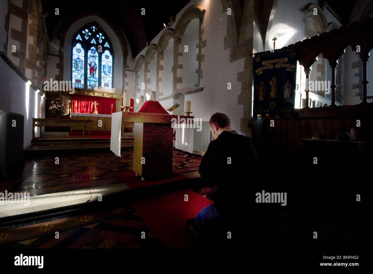 Man praying church hi-res stock photography and images - Alamy