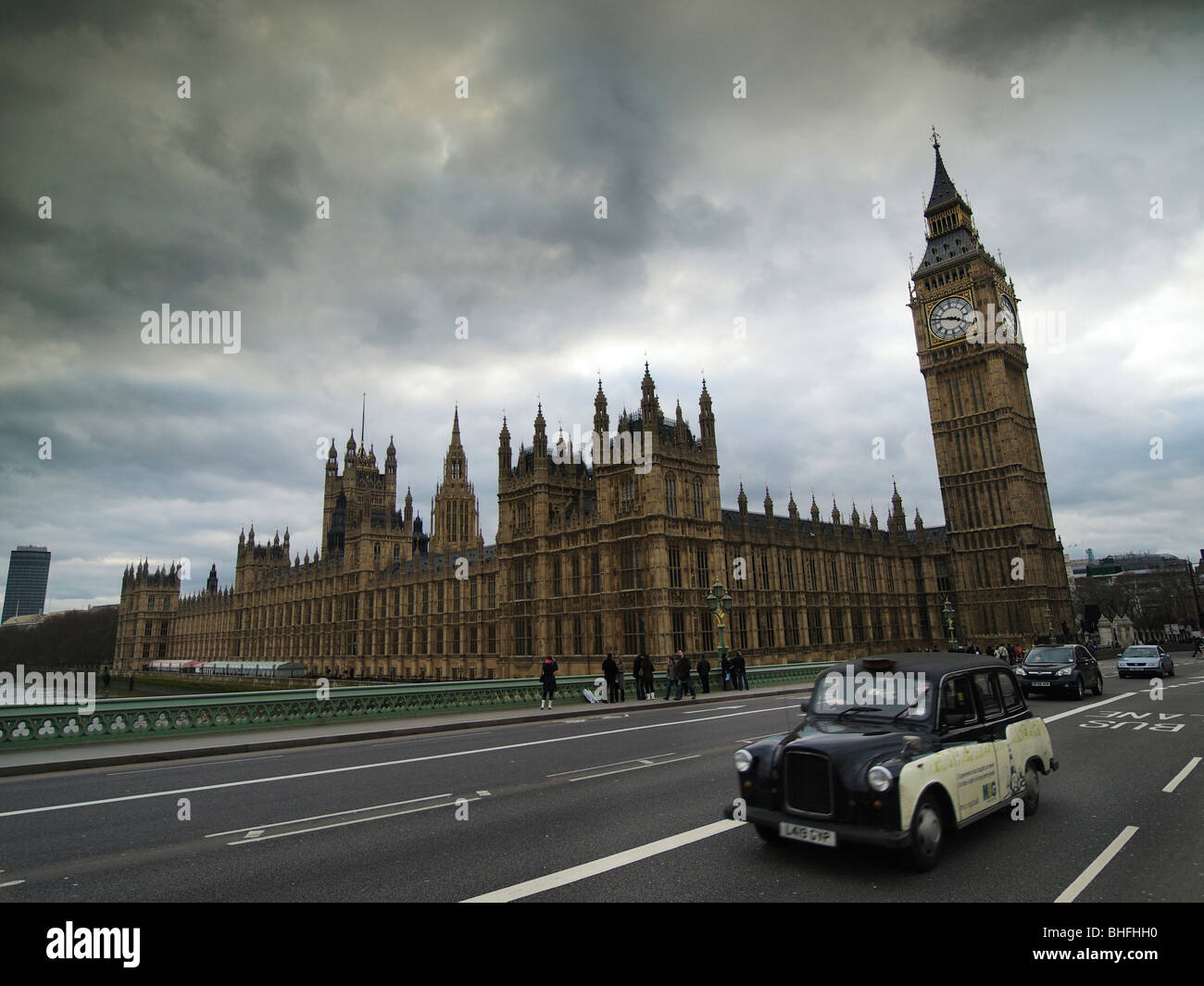 Driving on tower bridge london hi-res stock photography and images - Alamy