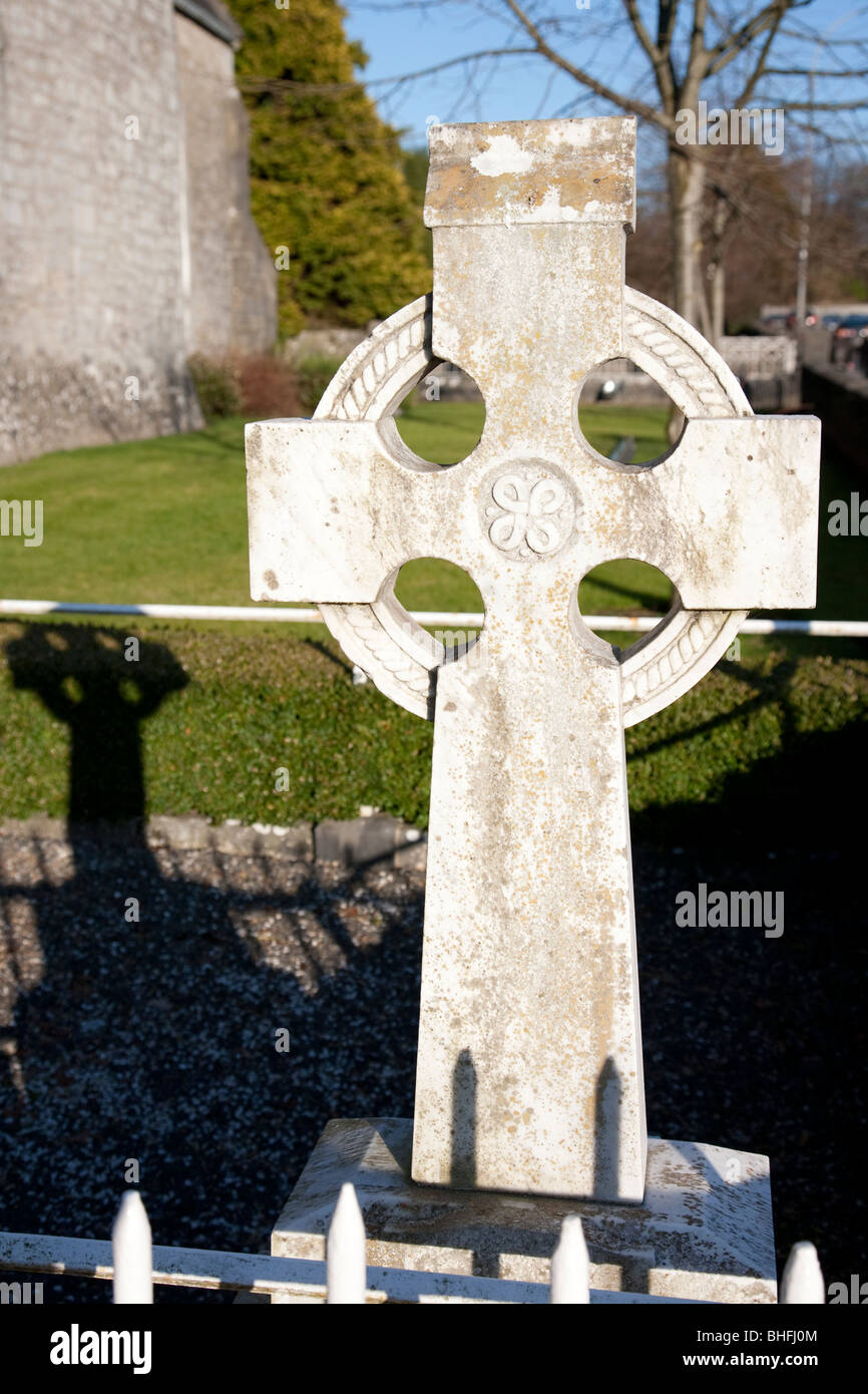 Irish celtic cross hi-res stock photography and images - Alamy