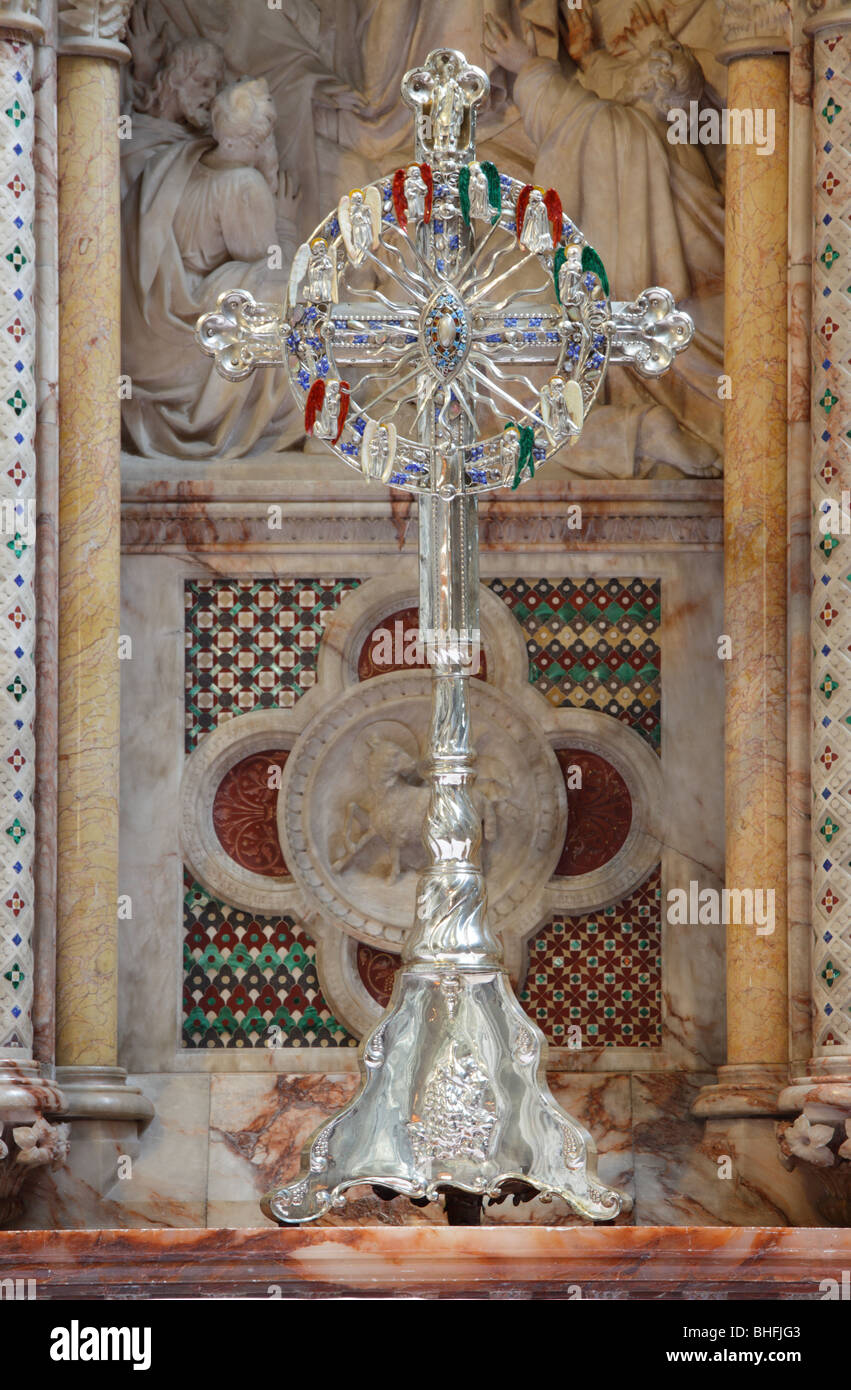 High altar artwork hi-res stock photography and images - Alamy