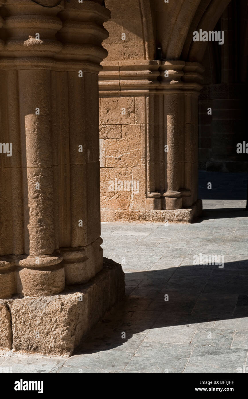 Medieval archway hi-res stock photography and images - Alamy