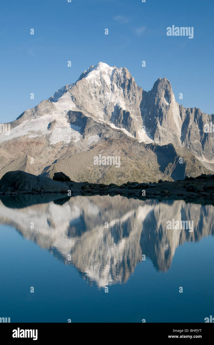 lac blanc, mont blanc, aiguille verte, alps, chamonix, france Stock ...