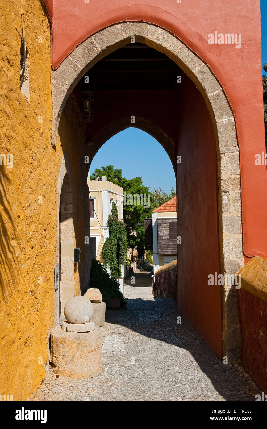 Medieval archway hi-res stock photography and images - Alamy