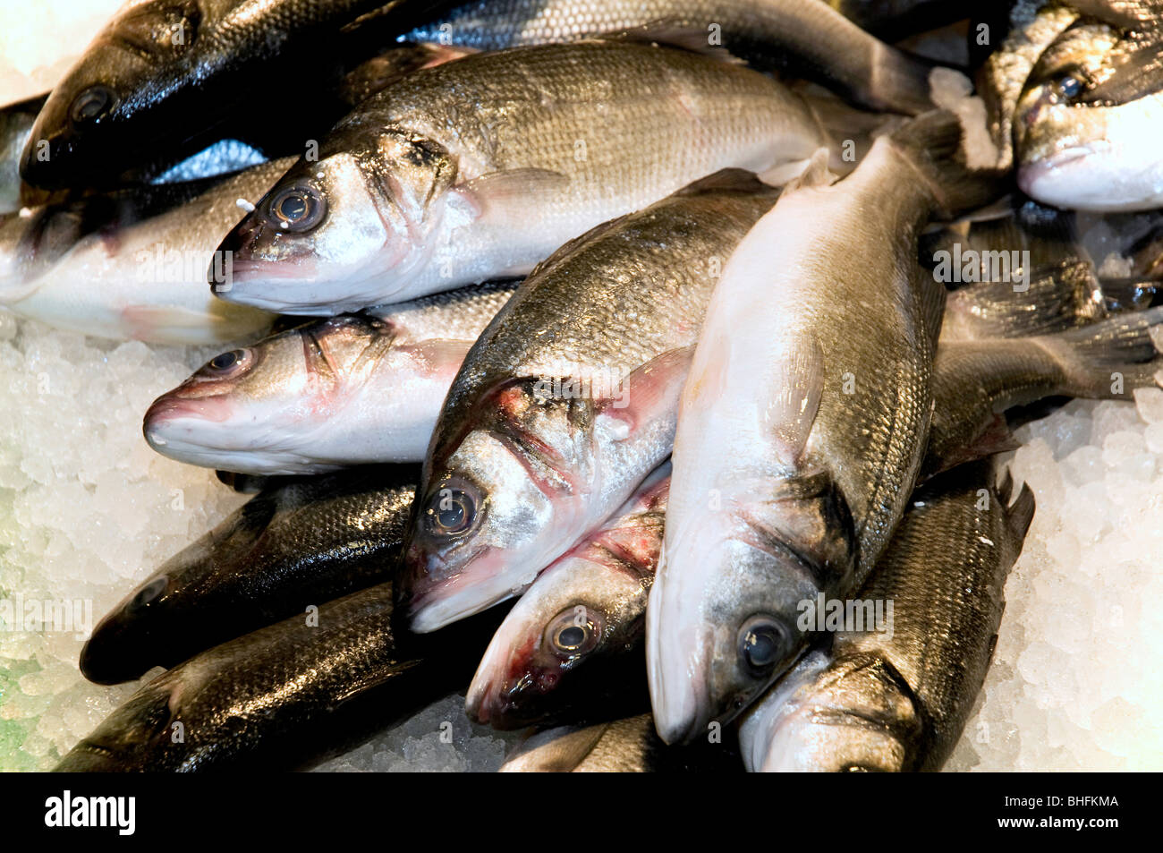 Fish sale hi-res stock photography and images - Alamy